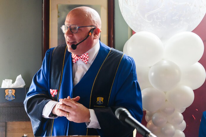 Dertig keer per jaar treedt Frank (44) op als Kale Babs: ‘Concept MAFS ...