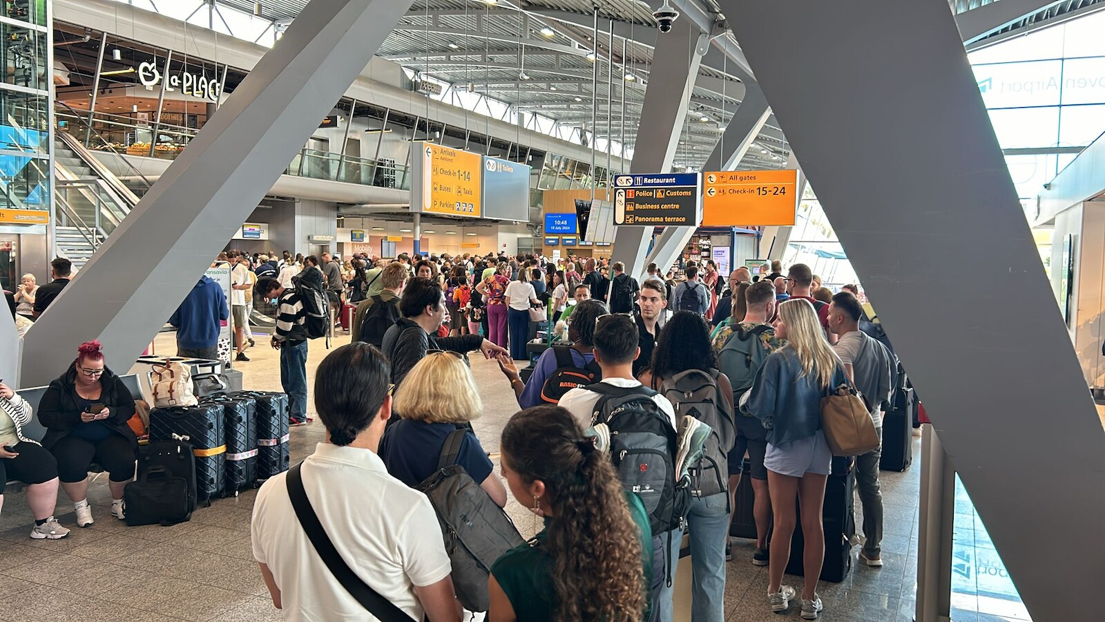 Meerdere vluchten geannuleerd bij Eindhoven Airport door Windows ...