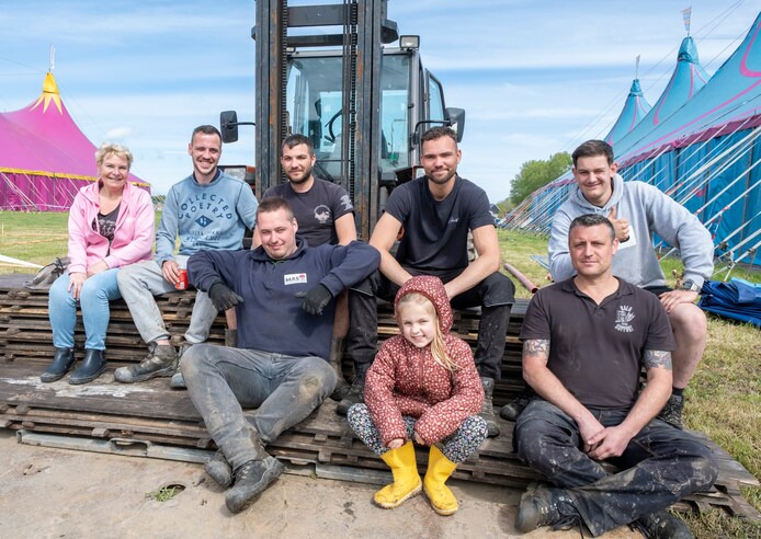 Op een kletsnat veld verrijst festival Hrieps: ‘Het veld is goed ...