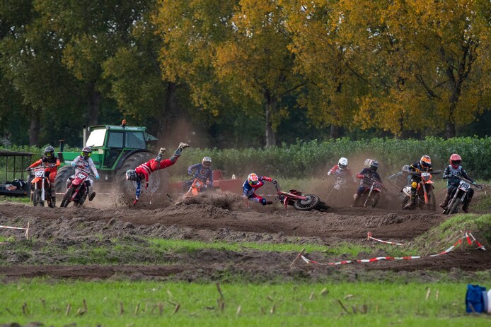 Zelfs spectaculaire val kan Jamie Lucas niet van WBMC-titel houden ...