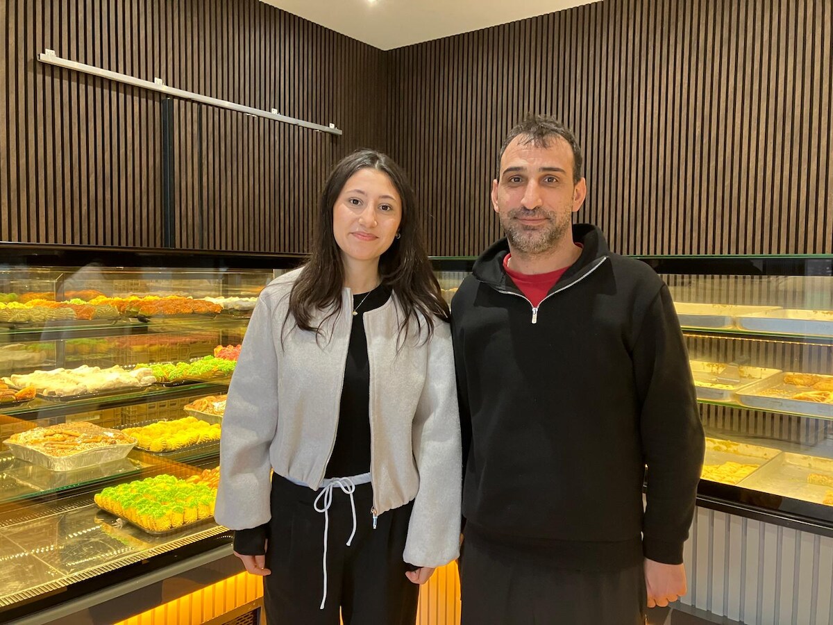 Bakkerij Asya weer open na vuurwerkterreur: ‘Ik ben niet bang, ik ben ...