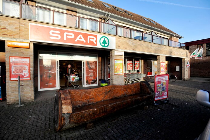 Sluiting enige supermarkt in Esch komt hard aan, maar coöperatieve winkel biedt hoop | Brabant ...