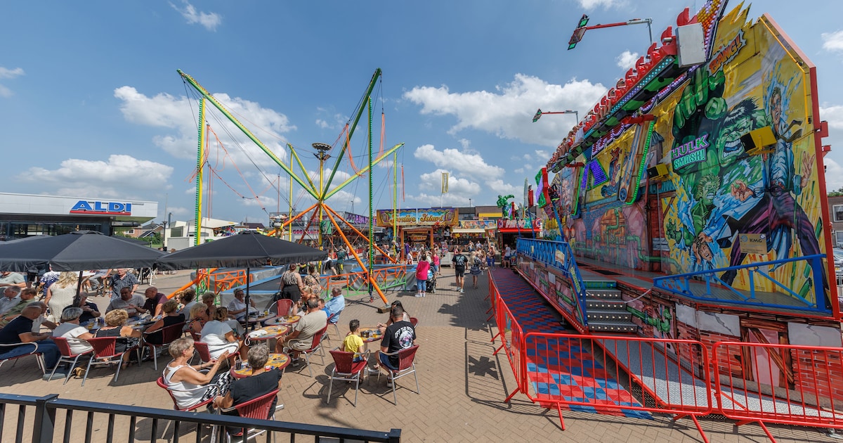 Kermis Sint Willebrord terug op Emmausplein, met gelijk veel publiek | Rucphen | BN DeStem.nl