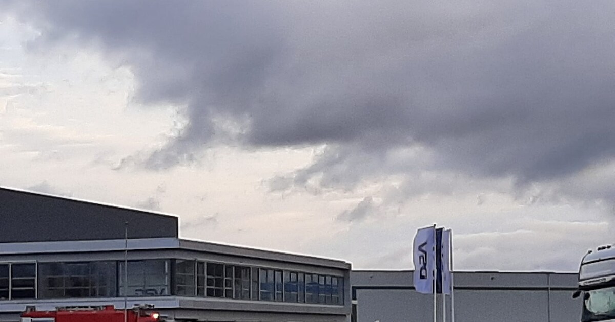 Brand door pallet met oververhitte accuopladers heftrucks bij DSV ...