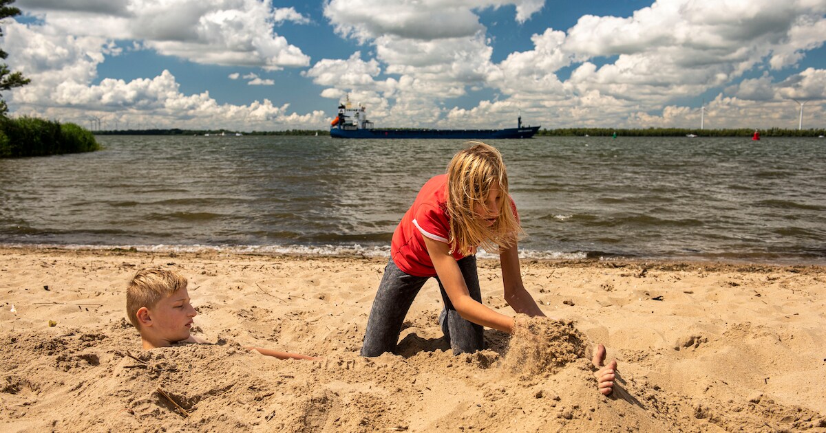 De Appelzak: een verborgen strandje tussen dorp Moerdijk en het ...