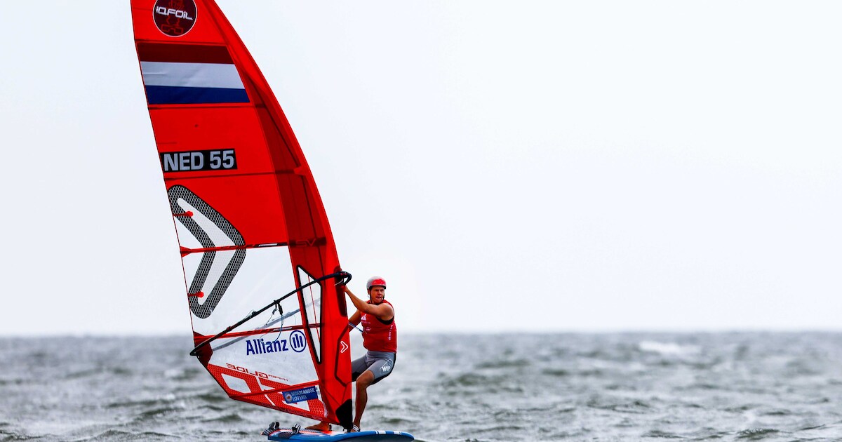Windsurfer Luuc van Opzeeland pakt bij WK in Den Haag goud in olympische klasse IQ Foil ...