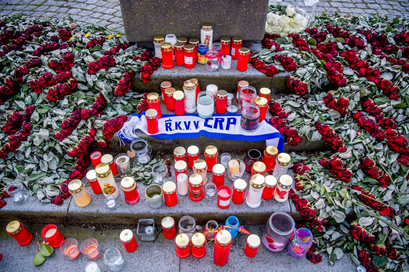 Onherkenbaar liep Gea door het verzorgingshuis: ‘Ze haalden overledenen op alsof het pakketjes ...