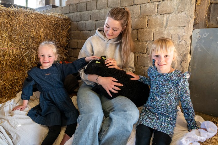 Lammetjes aaien blijft populair als start van de paasvakantie | Sluis ...