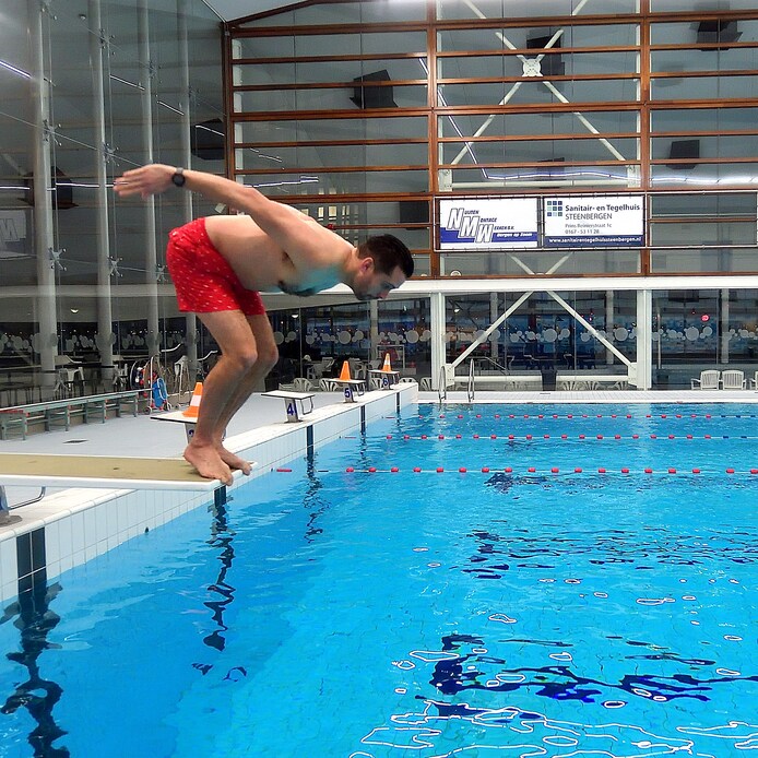 Zwembad De Schelp weer open: ‘Zo schoon, nergens een haar te bekennen ...