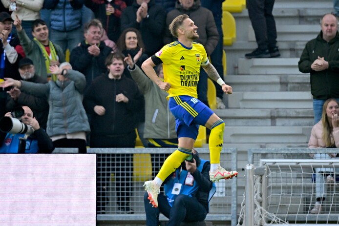 SC Cambuur blijft in de race om rechtstreekse promotie na zege op Jong FC Utrecht | Voetbal ...