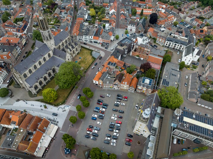 Dit zijn de vier ontwerpen voor de nieuwe Grote Markt van Hulst | Hulst | bndestem.nl