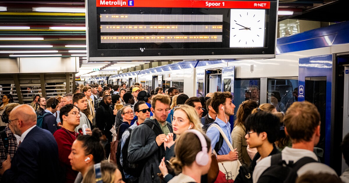 Terwijl er geen treinen rijden, zet RET minder metro's in: waar ging ...