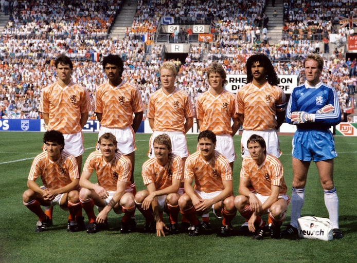 Zat jij in 1988 billenknijpend op de bank tijdens het EK in Duitsland ...