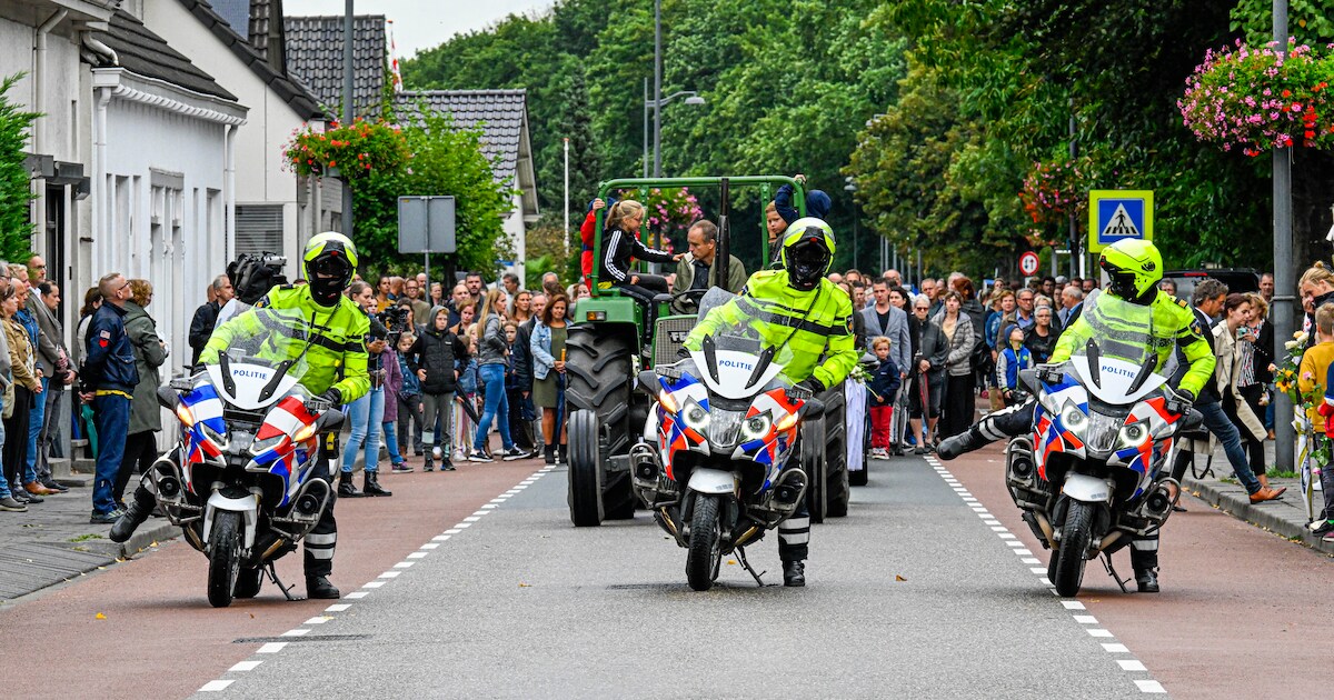 Bosschenhoofd vormt één lange erehaag voor slachtoffers verkeersdrama ...