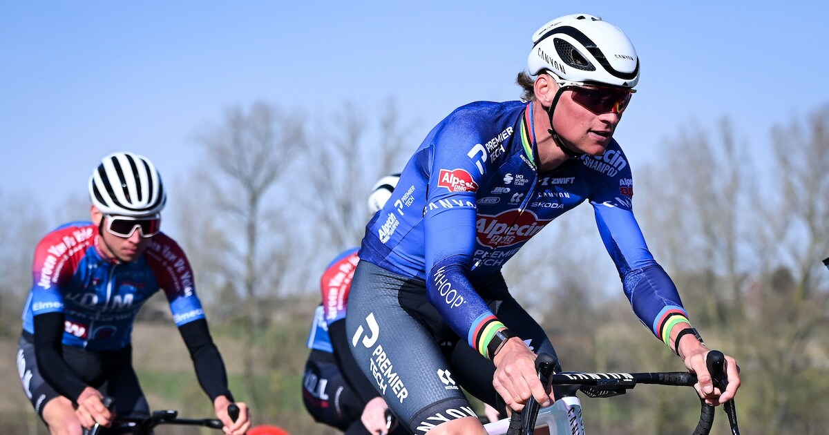 Mathieu van der Poel verschijnt in Omloop Het Nieuwsblad en iedereen ...