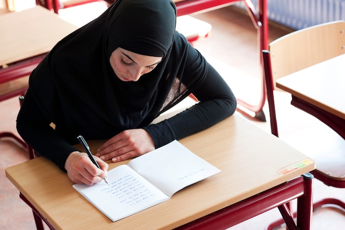 Oprichter van omstreden Amsterdamse school ijvert nu voor islamitische ...