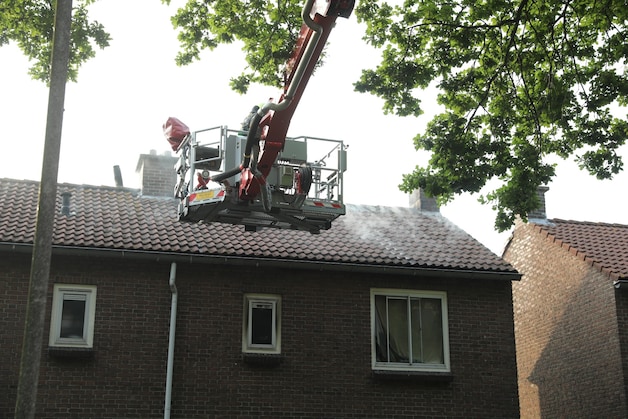 Slaapkamer volledig uitgebrand in Roosendaal, mogelijk door telefoon ...