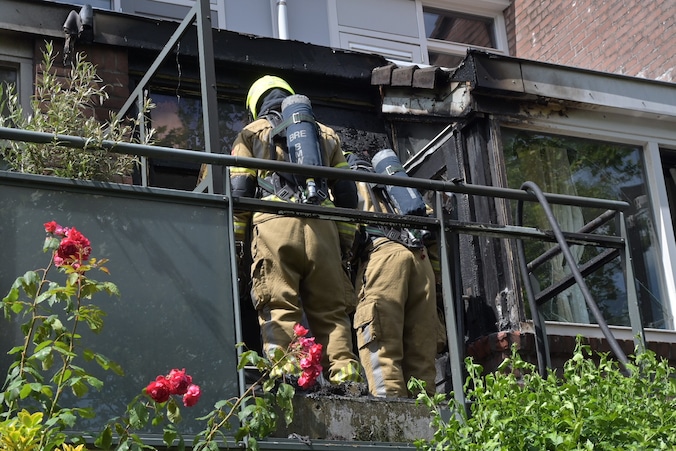 Gewonde bij brand op balkon in Breda, slachtoffer naar het ziekenhuis ...