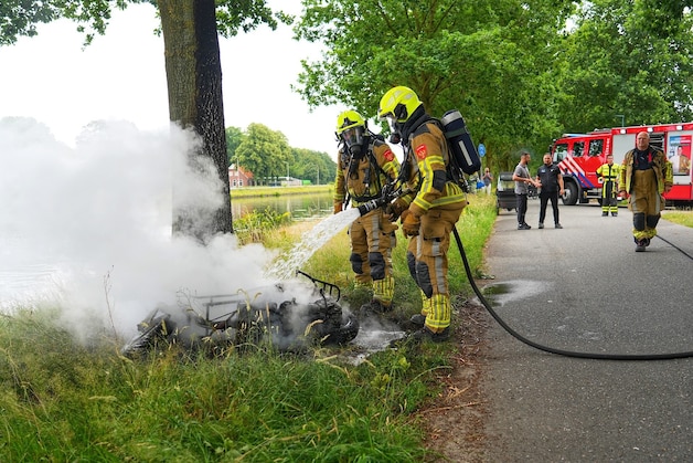Scooter vliegt in brand in Dongen: bestuurder kan op tijd wegkomen ...