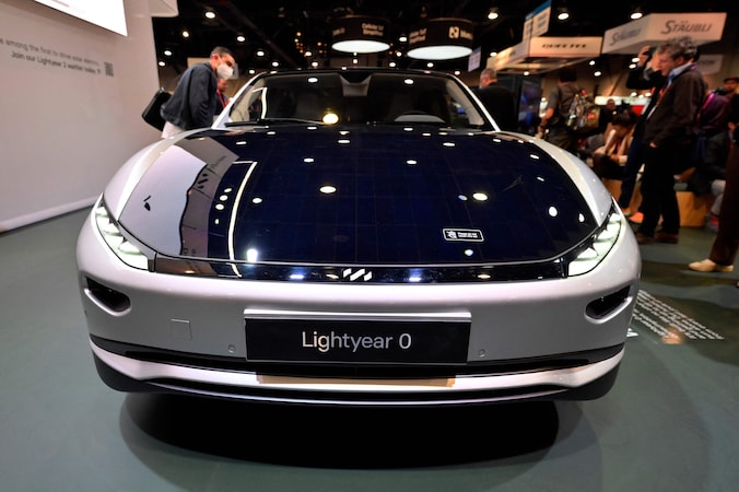 Enige rijdende Lightyear geveild: laatste zonneauto uit Helmond gaat ...