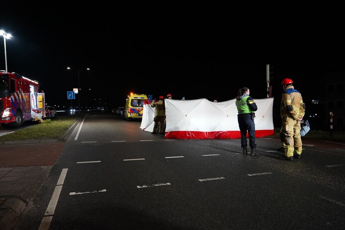 Man (53) overleden bij zwaar auto-ongeluk in Oosterhout, slachtoffer werd mogelijk onwel ...