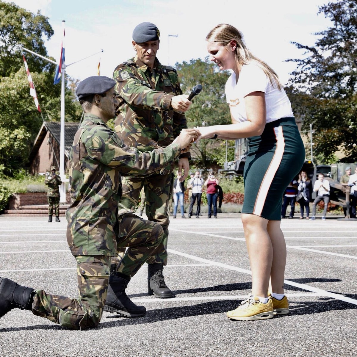 Militaire Vriendin Memes Regiment Huzaren Van Boreel – Ondersteund