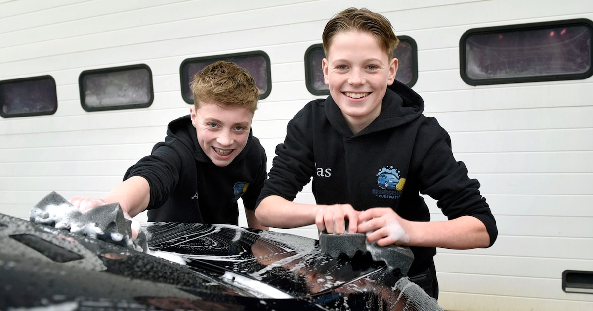 Cas (13) en Arjan (14) runnen eigen wasstraat: ‘Wij dachten: als zij ...