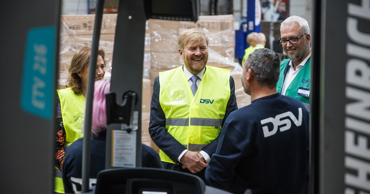 Koning Willem-Alexander op werkbezoek in Moerdijk: ‘Hij wist goed wat ...