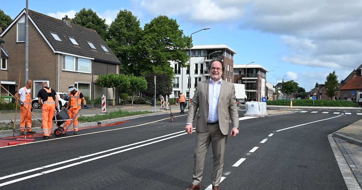 Godfried Schalckenstraat in Made weer open, met nieuwe rotonde ...