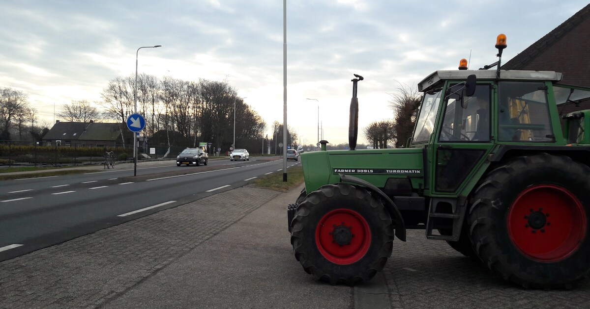 Gooi je trekker voor het verkeer op de N629: 'Dan komen ze met die ...