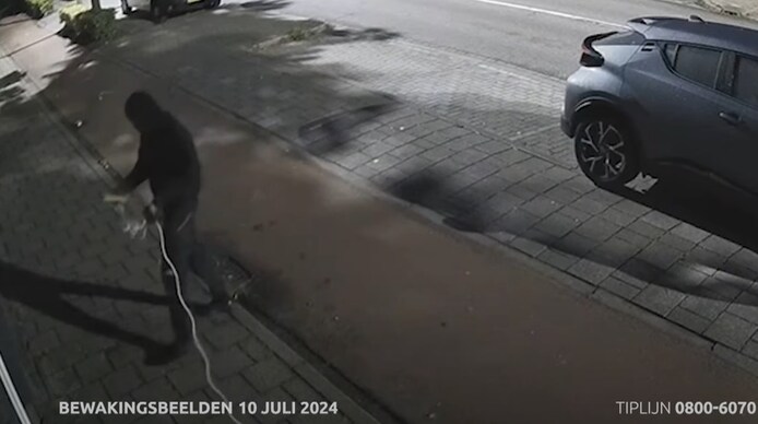 Dader filmde aanslag op De Theepot in Bergen op Zoom met telefoon ...