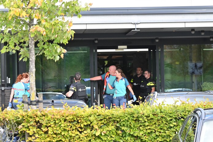 Brandweerman helpt slachtoffer schietpartij Breda tijdens training bij Van der Valk | Breda ...