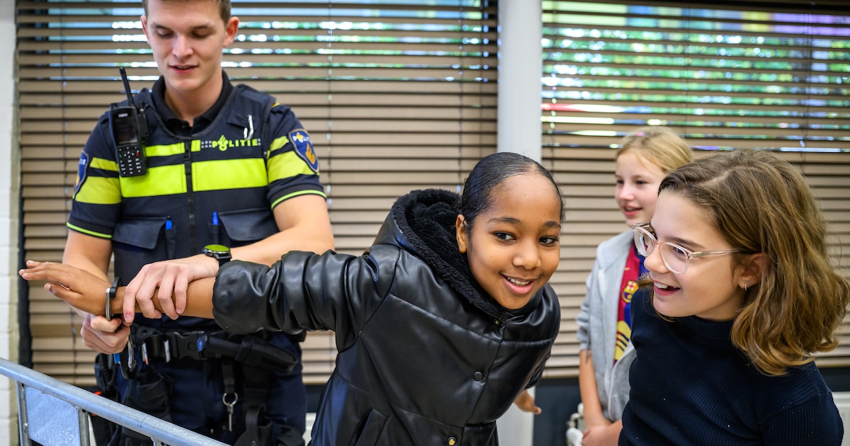 Kinderen slaan agent in de boeien op Doe- en Durfdag | Roosendaal | BN ...