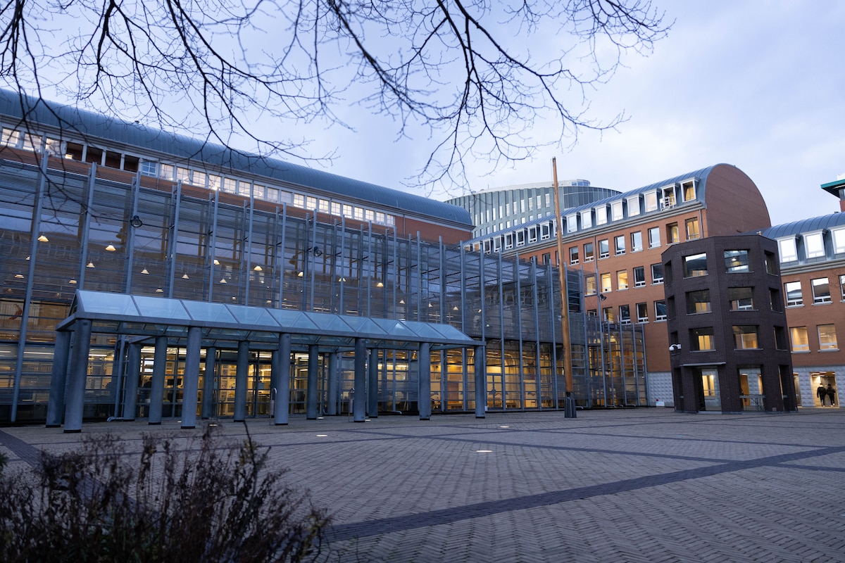 Bredase man die zijn ex-vrouw stalkte zit al vast voor poging tot moord ...