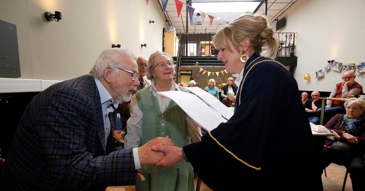 Nel is 82, Hugo 83 en nu zijn ze getrouwd: ‘Ik heb altijd gebeden dat ...