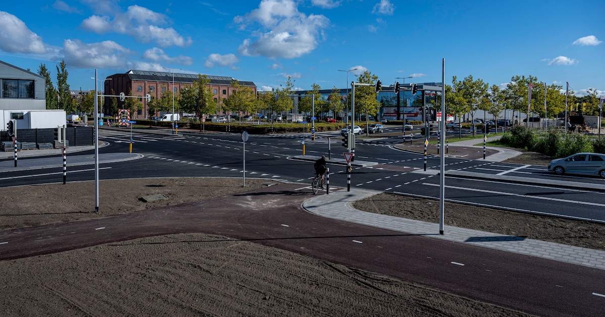 Kruispunt Markiezaatsweg - Calandweg aangepakt: in de file staan op ...