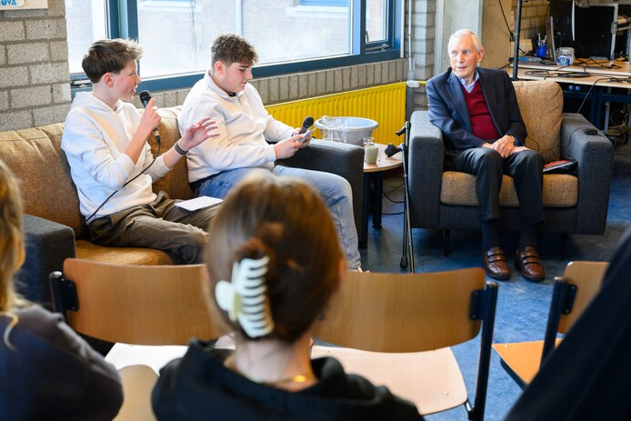 Oud-minister Ben Bot: ‘We leerden dat je in Oost Duitsland tegen het ...