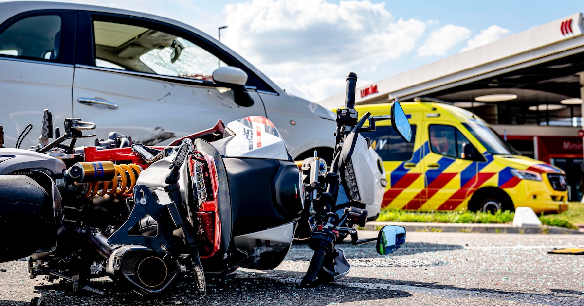 Motorrijder gewond na botsing met auto op kruising in Oosterhout ...