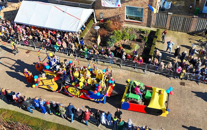 Kijk hier naar de foto's van de optochten in Rosmalen, Nuland, Vinkel ...