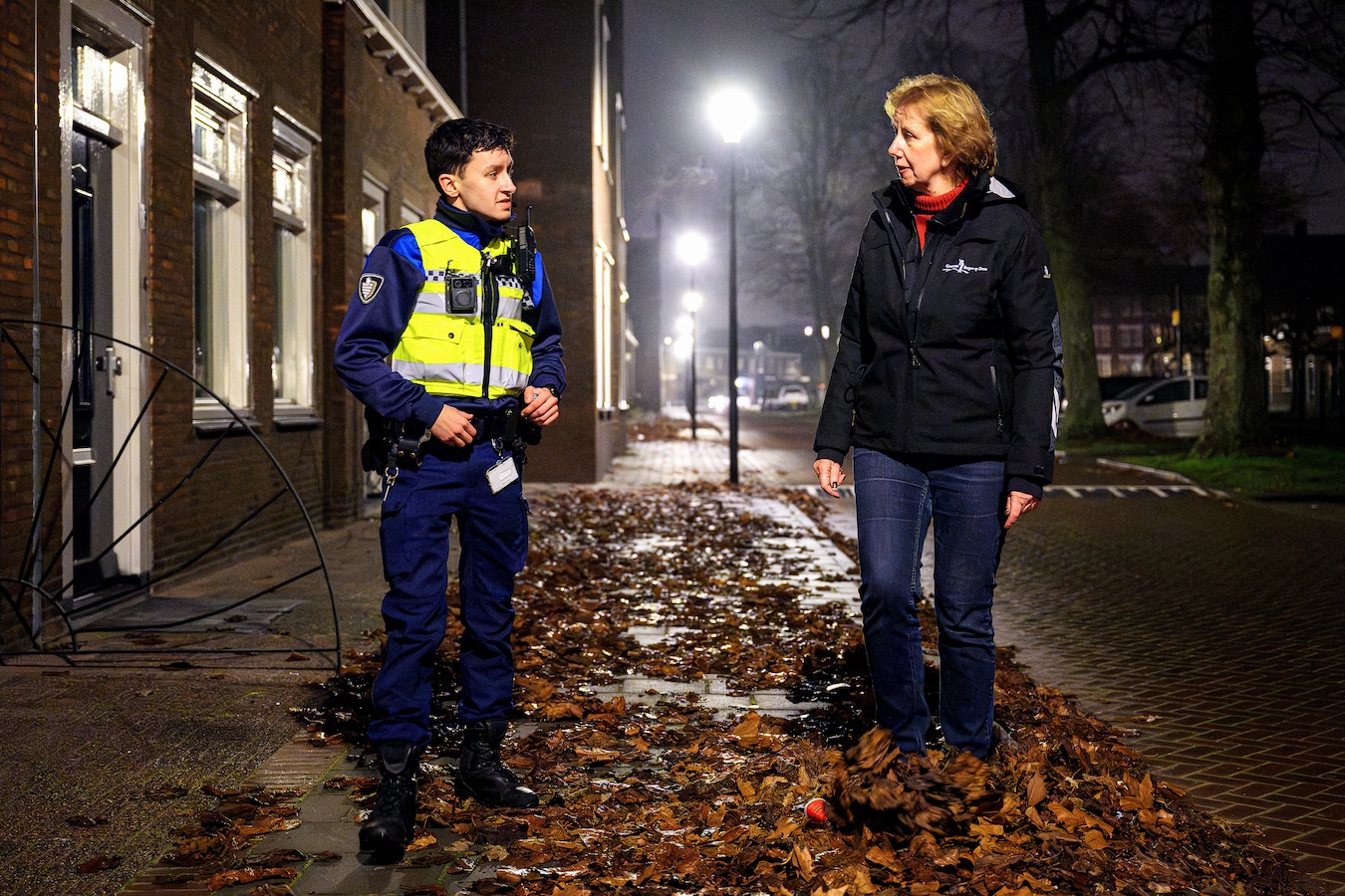Bergse burgemeester met boa’s op patrouille: ‘Blijf illegaal vuurwerk ...