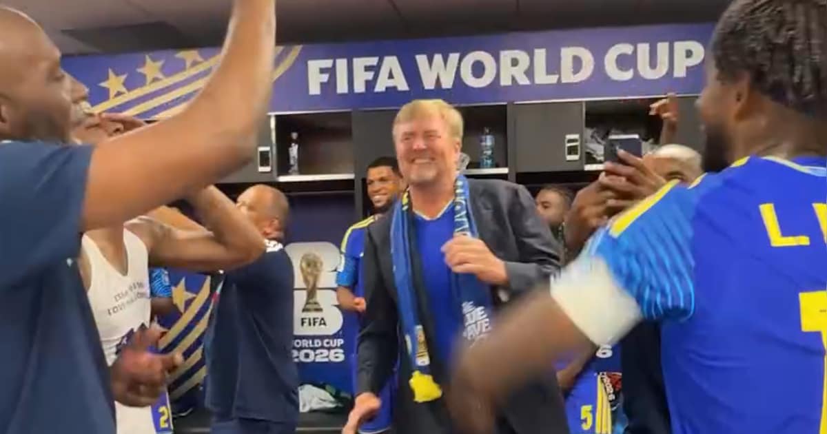 Spelers Curaçao verleiden Willem-Alexander tot een dansje in kleedkamer ...