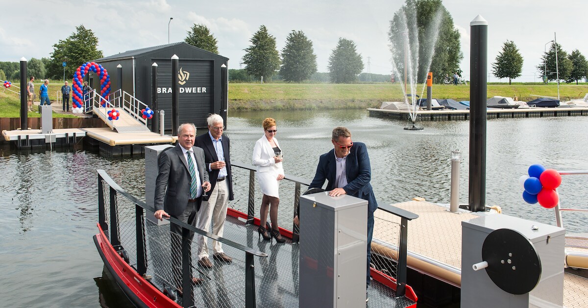 Nooit meer omlopen in de jachthaven van Drimmelen, op het trekpontje ...