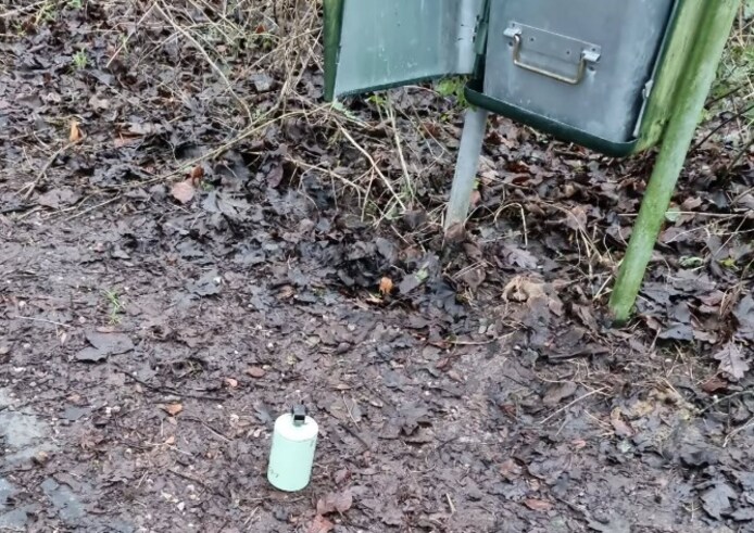 Rookgranaat in prullenbak in Sint-Michielsgestel: specialisten van de ...