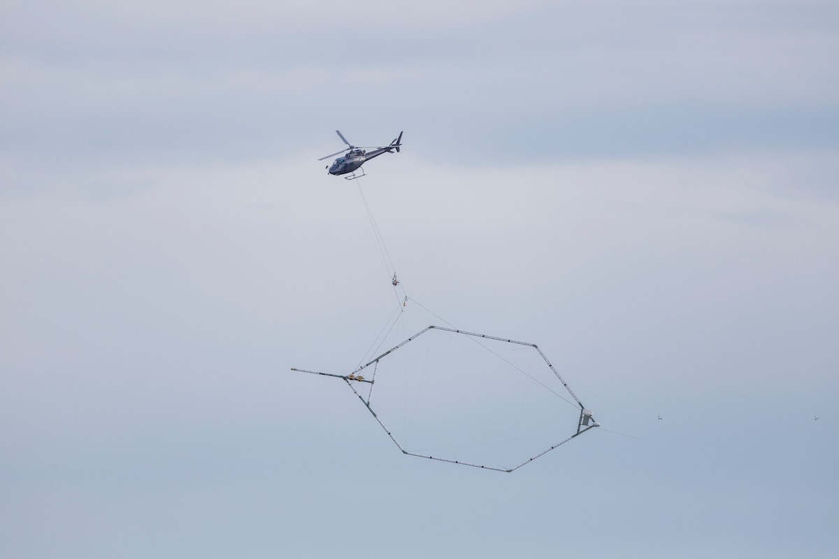 Helikopter met meetring boven Bergen op Zoom | Bergen op Zoom | BN ...