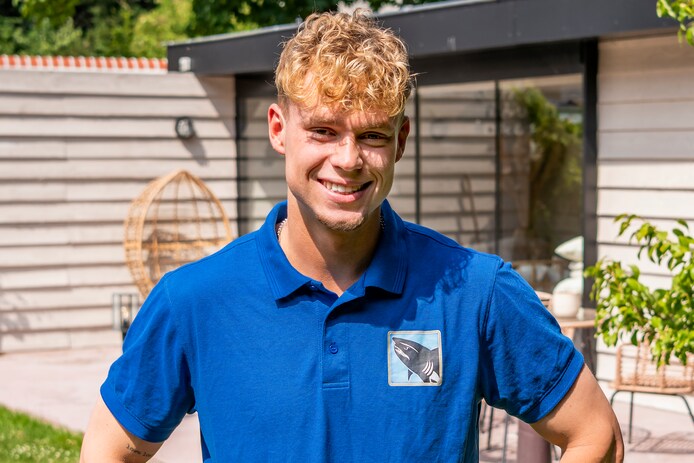 Elf maanden opgesloten in een loods was nog niet genoeg: Floris keert ...