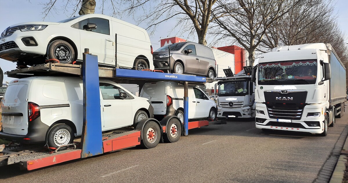 Vrachtwagens blokkeren al dagen de weg: ‘Ik sta hier al acht uur, maar ...
