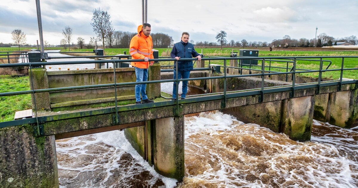 Polders staan blank en fietspaden lopen onder, maar van paniek is in ...