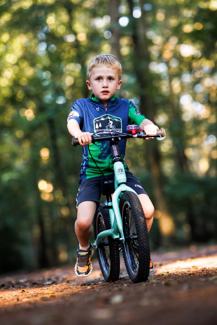 Nooit reed opa Jos (76) op de mountainbike, nu fietst hij voor ...
