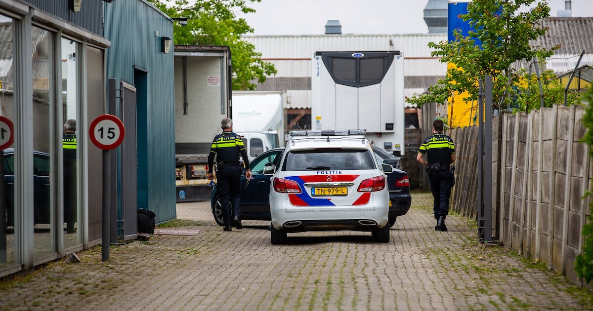 Enkele aanhoudingen bij inval op terrein in Roosendaal | Roosendaal ...